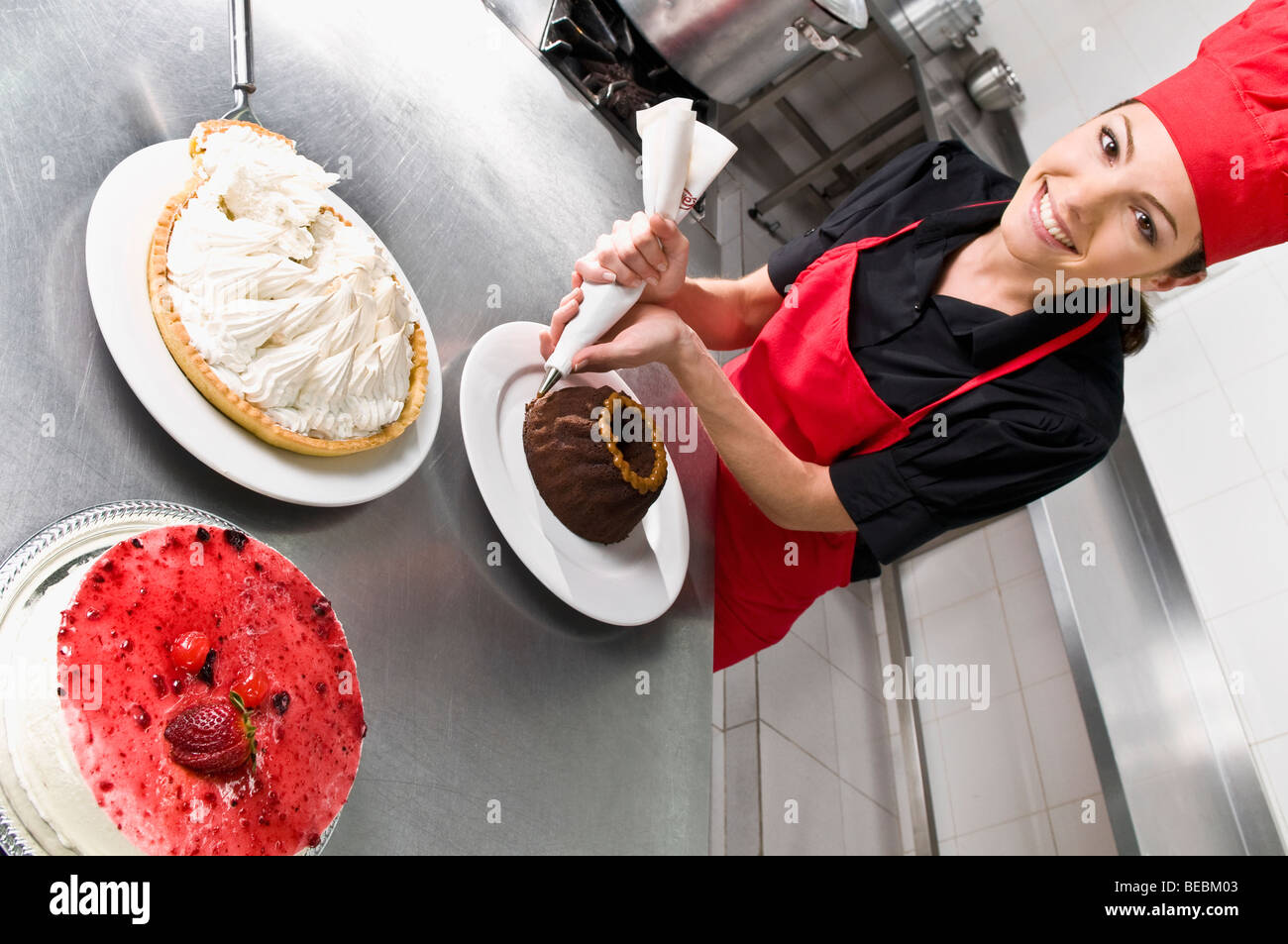 Female chef icing a cake Stock Photo - Alamy