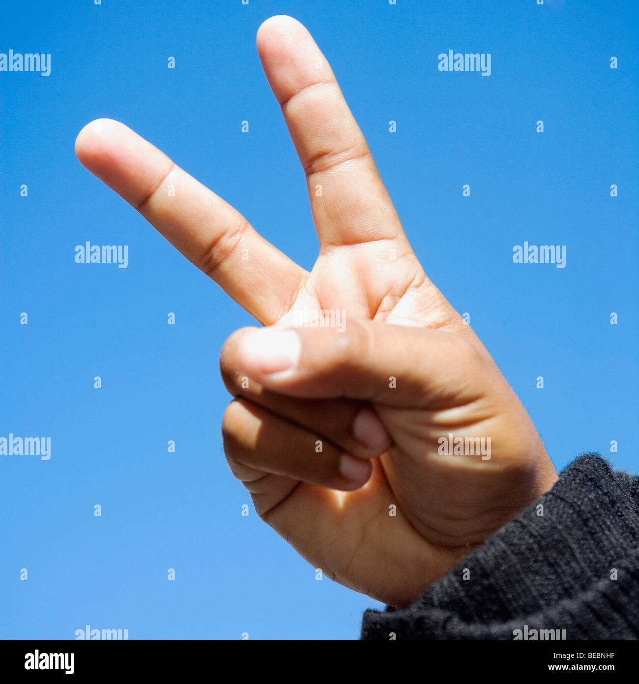 Close-up of a human hand with a peace sign Stock Photo - Alamy