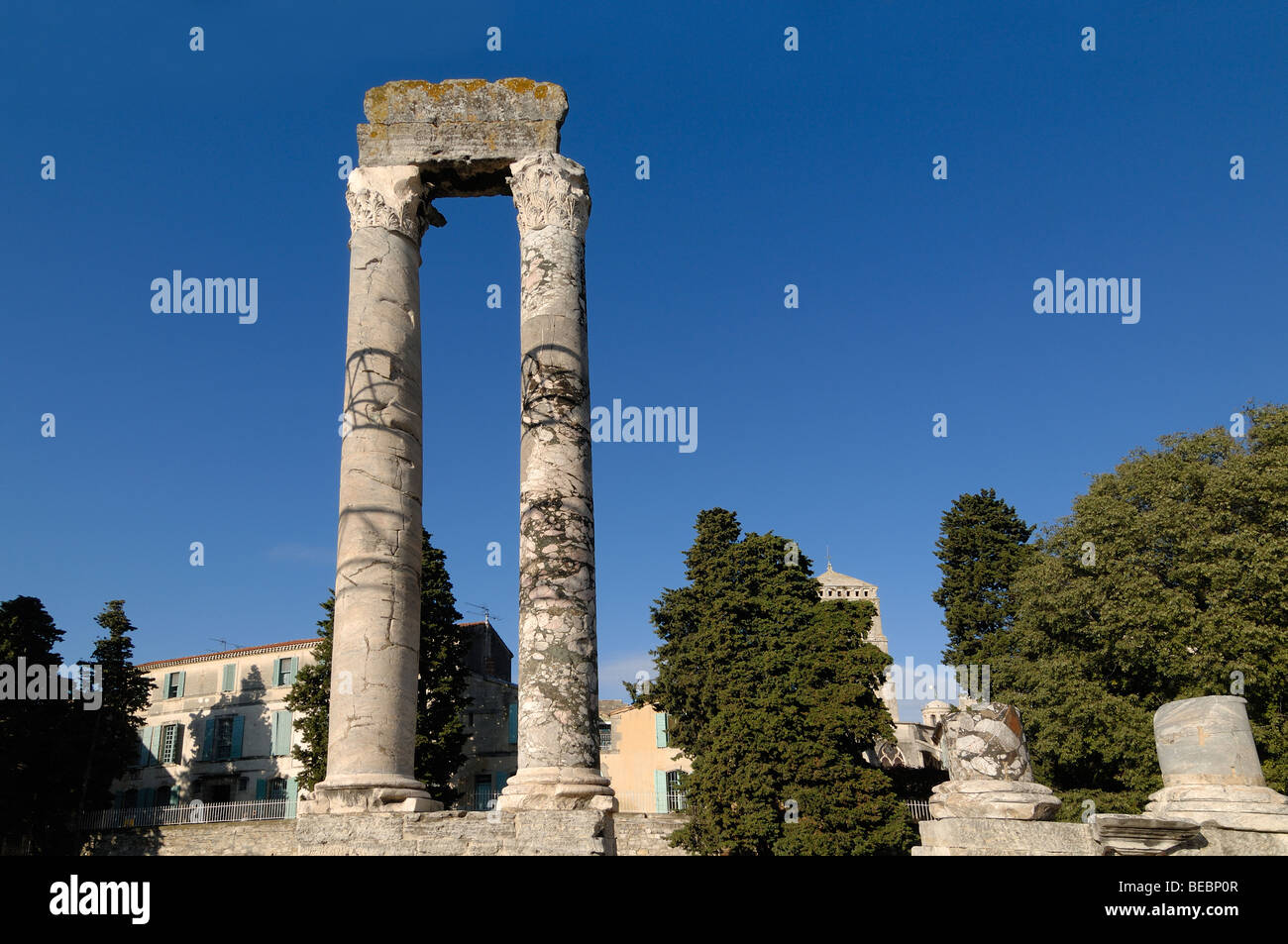 Classic stone entablature hi-res stock photography and images - Alamy
