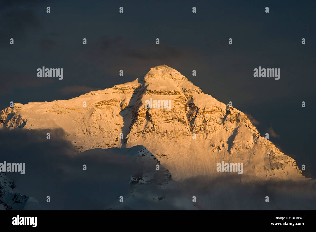 Qomolangma Peak Stock Photos & Qomolangma Peak Stock Images - Alamy