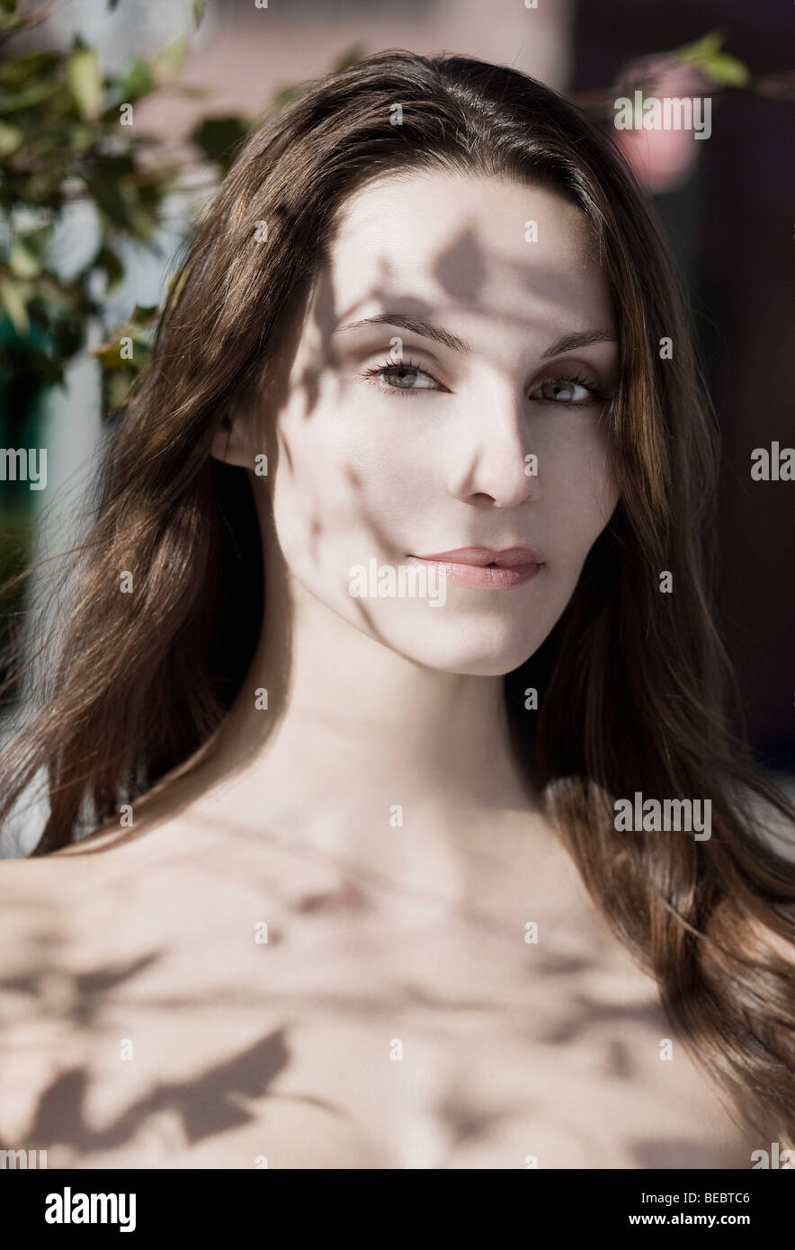 Portrait of a woman grinning Stock Photo - Alamy