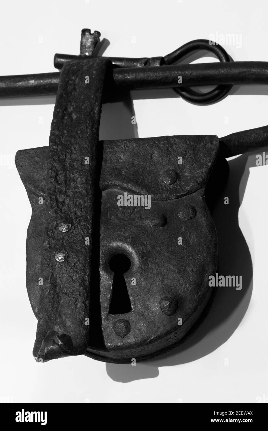 Antique padlock and a key Stock Photo - Alamy