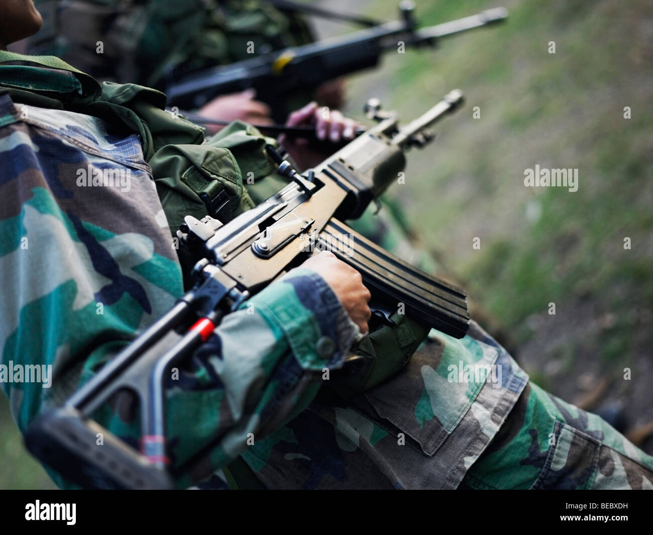 Weapon holding army soldiers standing hi-res stock photography and ...
