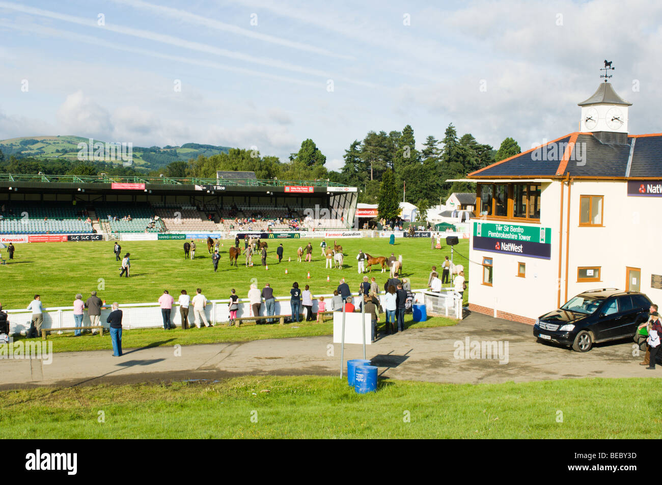 Commentary box hi-res stock photography and images - Alamy