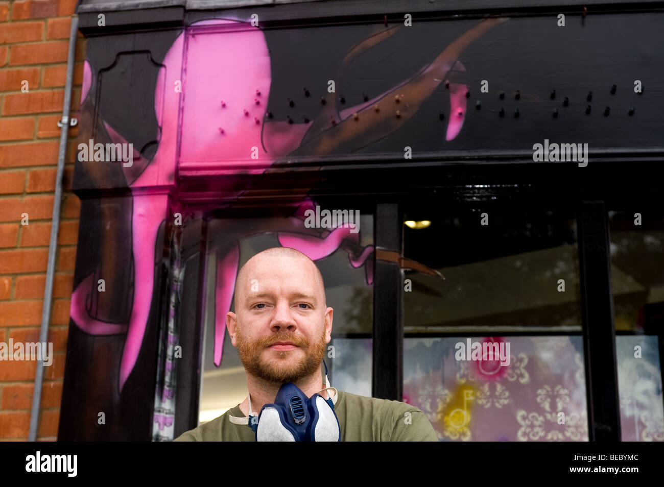 Tom Lewis street artist. Photo by Gordon Scammell Stock Photo - Alamy