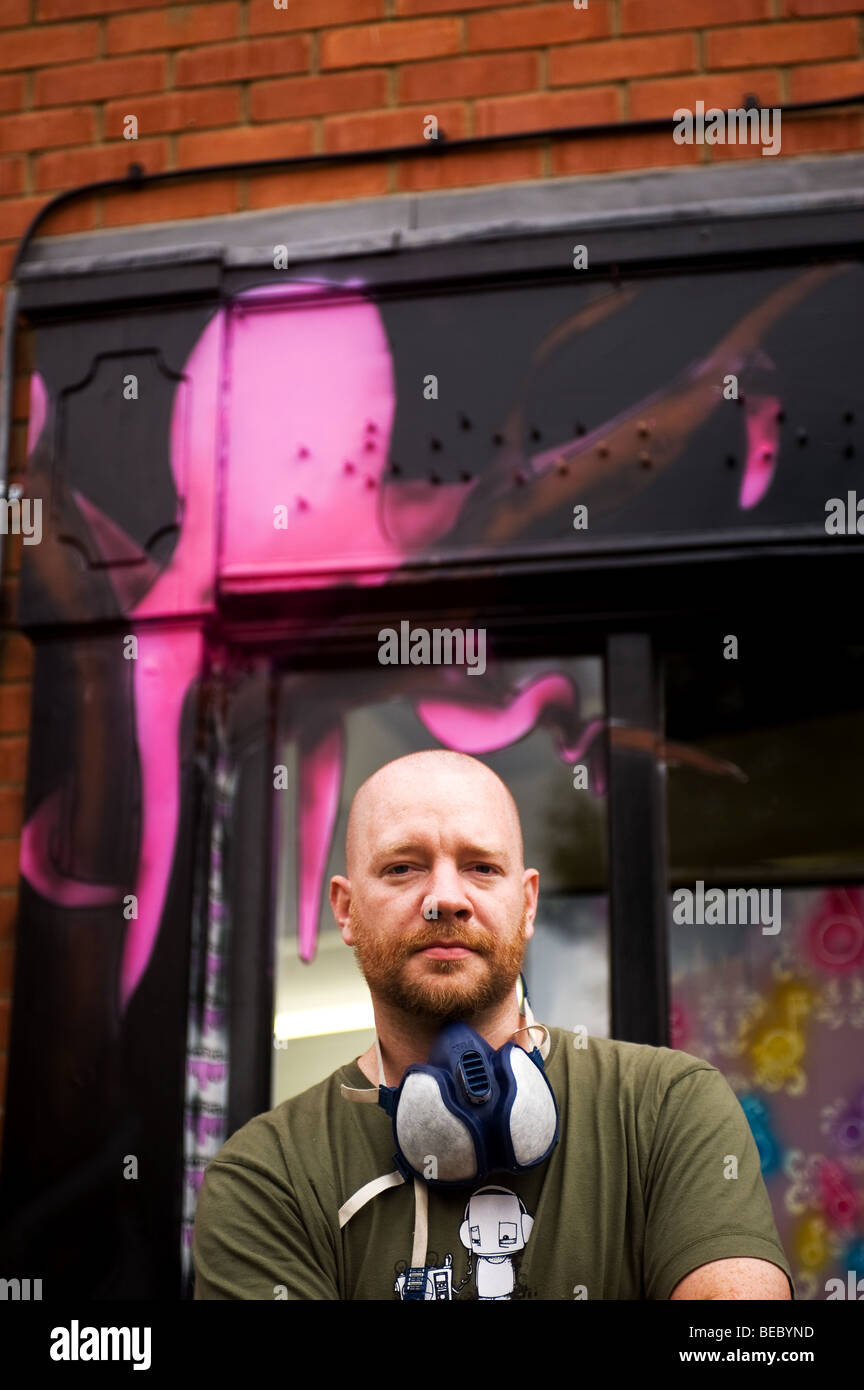 Tom Lewis street artist. Photo by Gordon Scammell Stock Photo - Alamy