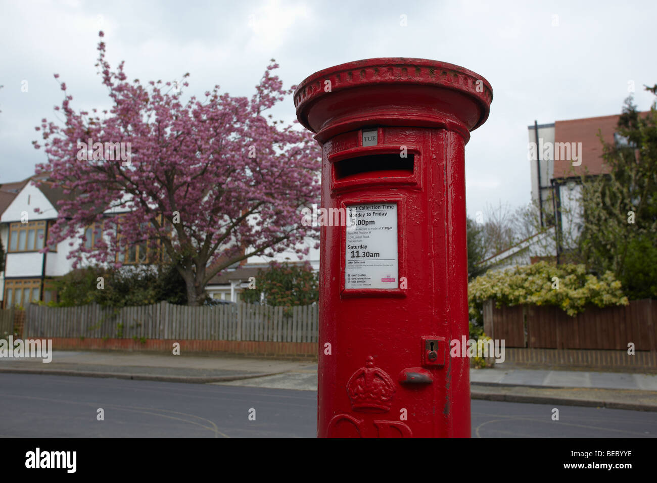 Uk post box hi-res stock photography and images - Alamy