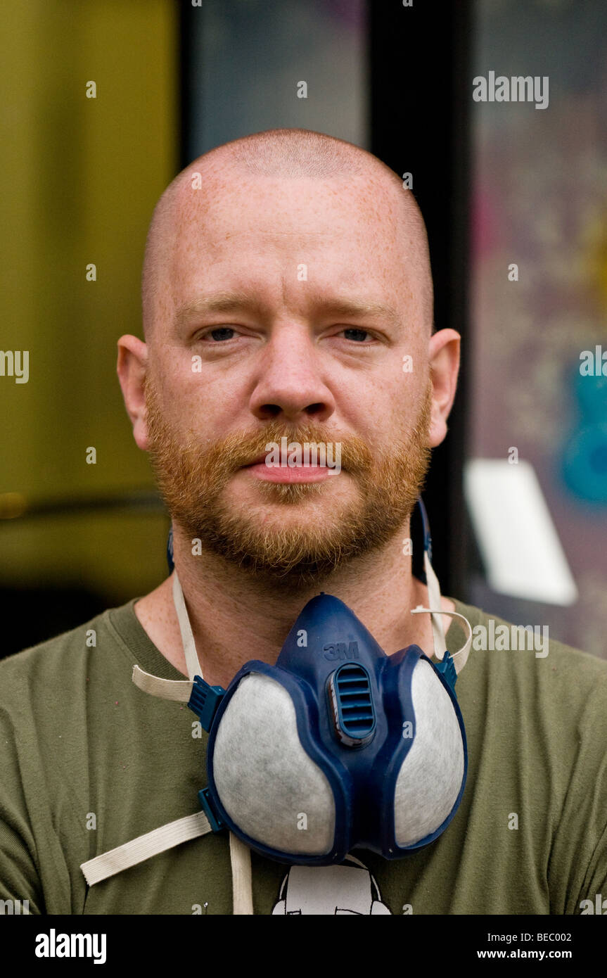 Tom Lewis - street artist. Photo by Gordon Scammell Stock Photo - Alamy