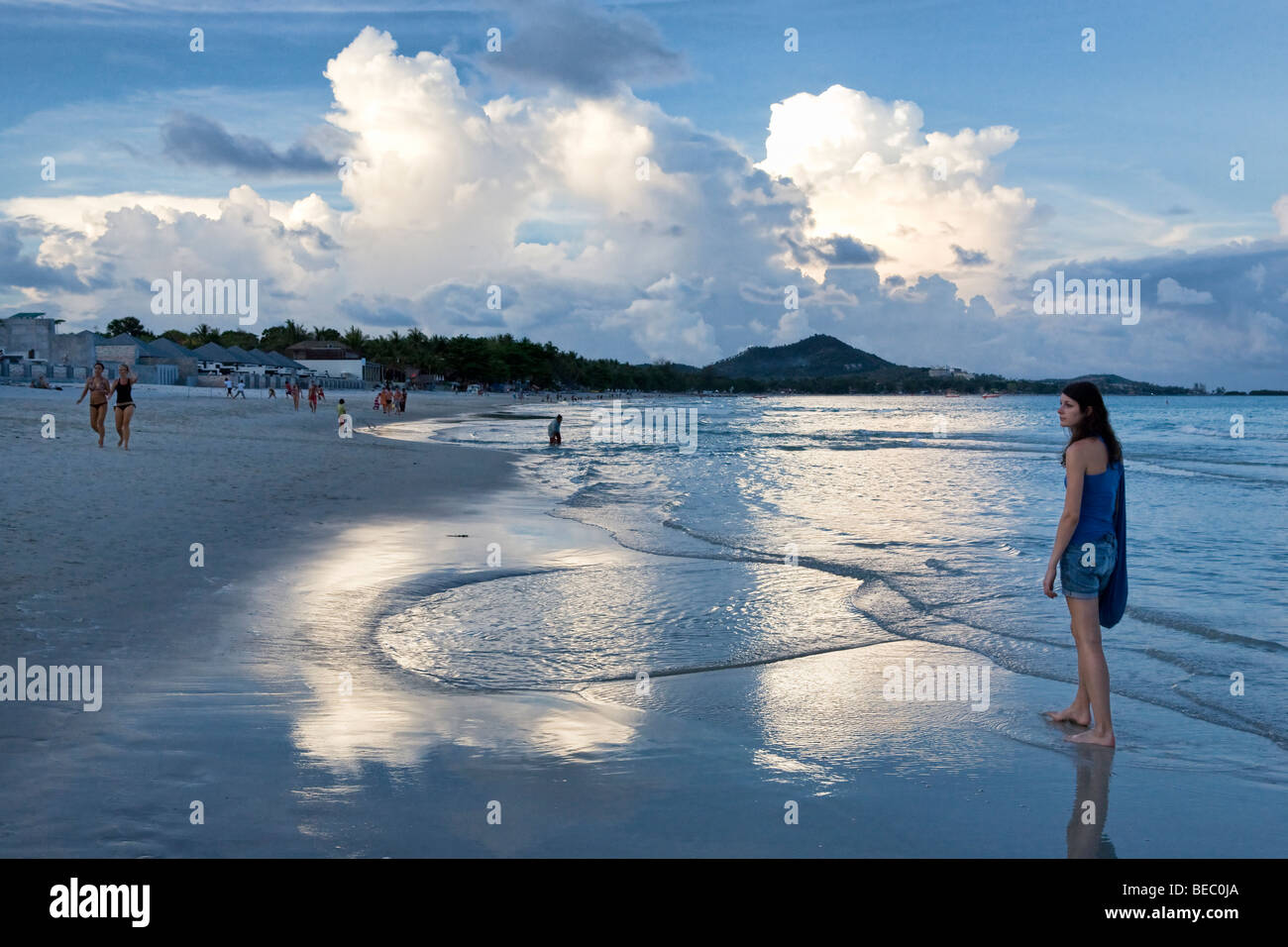 Chaweng Beach on Koh Samui at dusk Stock Photo - Alamy