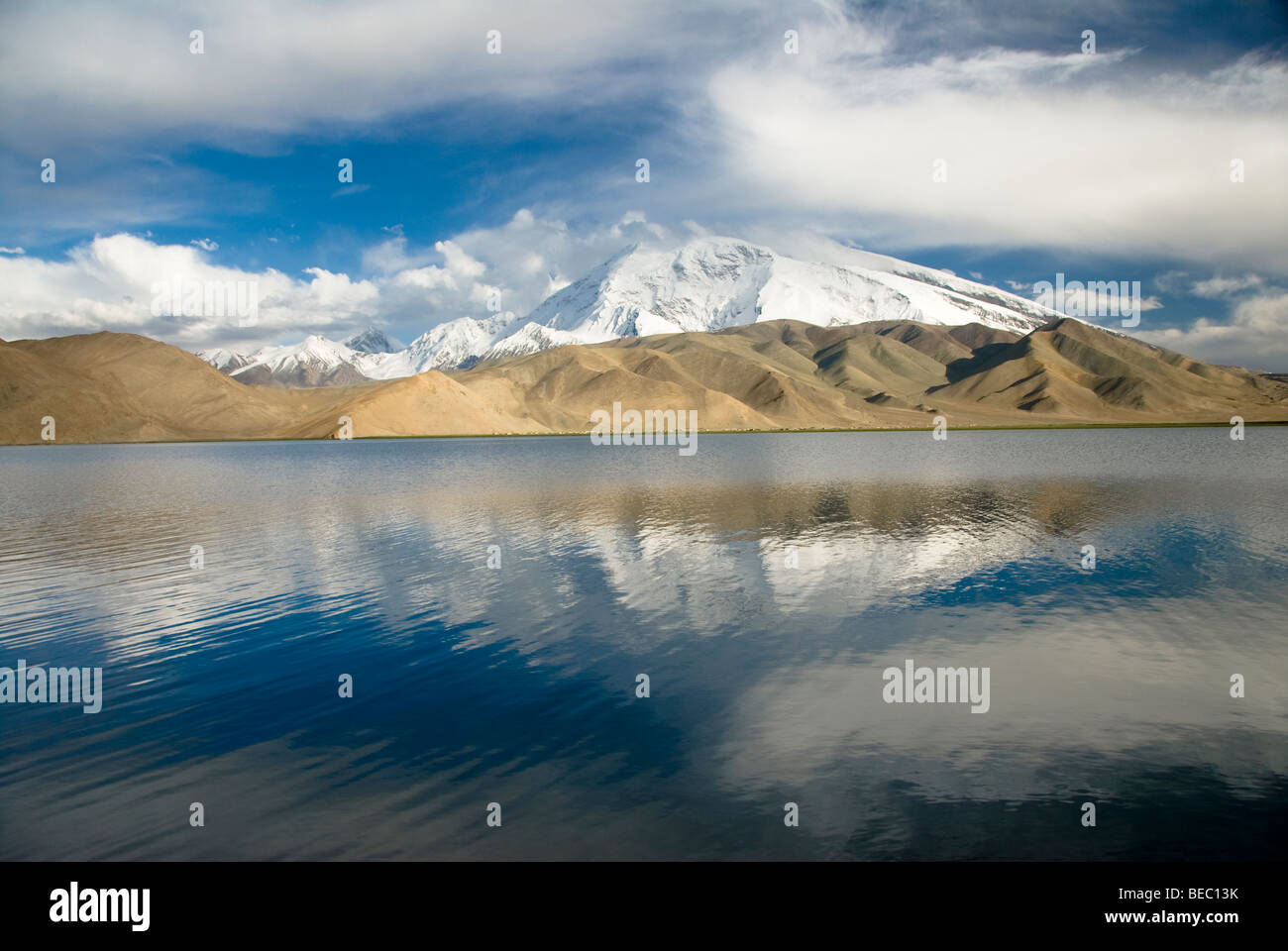 View of the Muztagh Ata in the Karakoram Mountain Range, Xinjiang ...