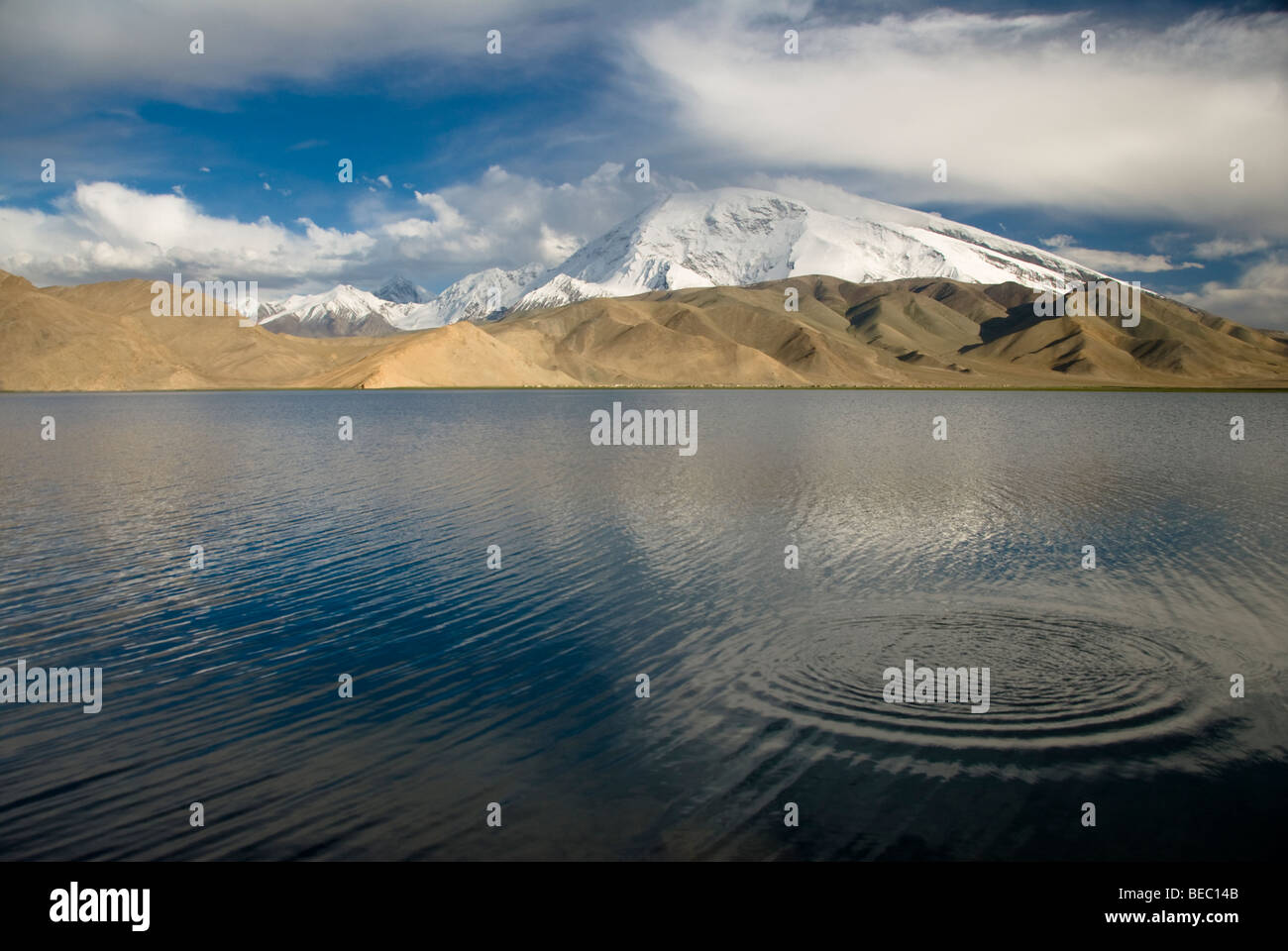 View of the Muztagh Ata in the Karakoram Mountain Range, Xinjiang ...