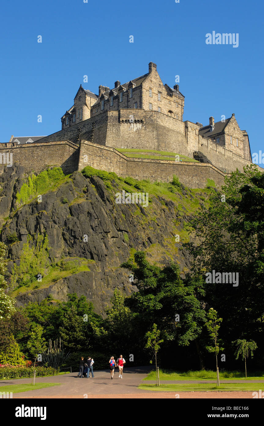 Edinburgh from castle ramparts hi-res stock photography and images - Alamy