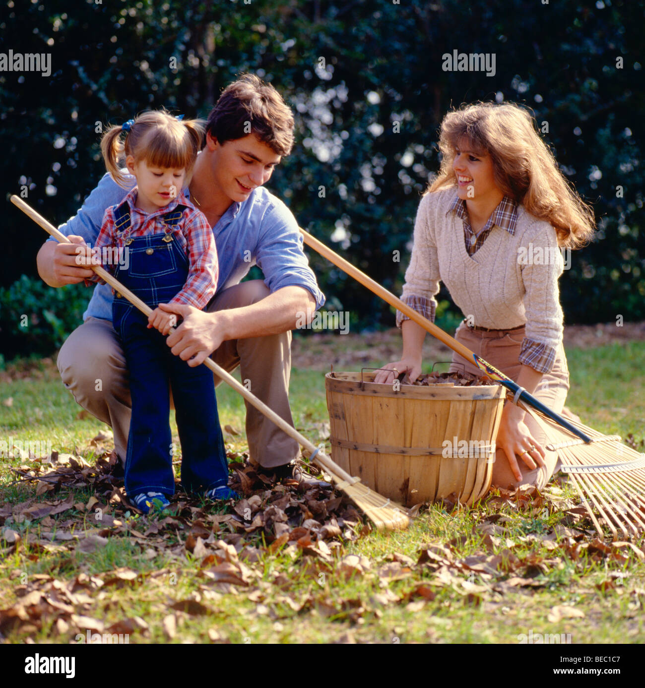 Raking leaves family hi-res stock photography and images - Alamy
