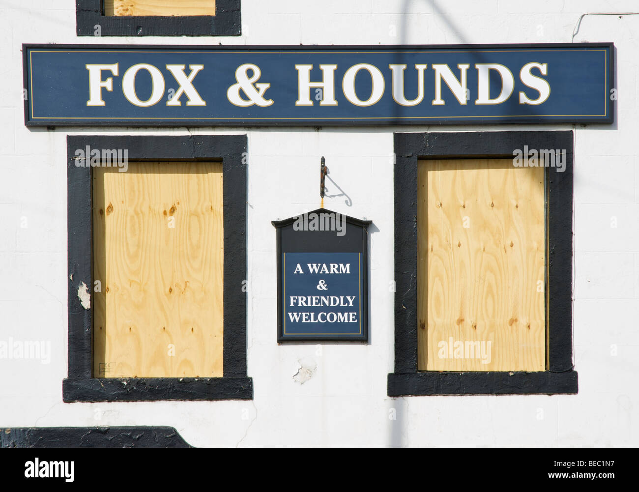 Fox and Hounds pub - shut and shuttered - Aspatria, West Cumbra ...