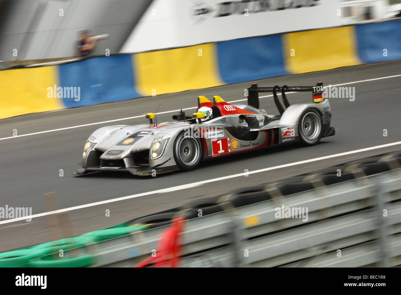 24 hours of Le Mans 2009 - Audi R15 TDI N°1 Stock Photo - Alamy