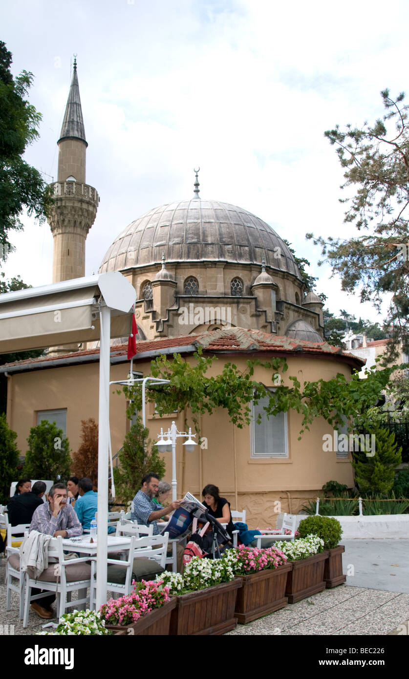 Istanbul Turkey Mosque Resaurant bar cafe pavement Stock Photo - Alamy