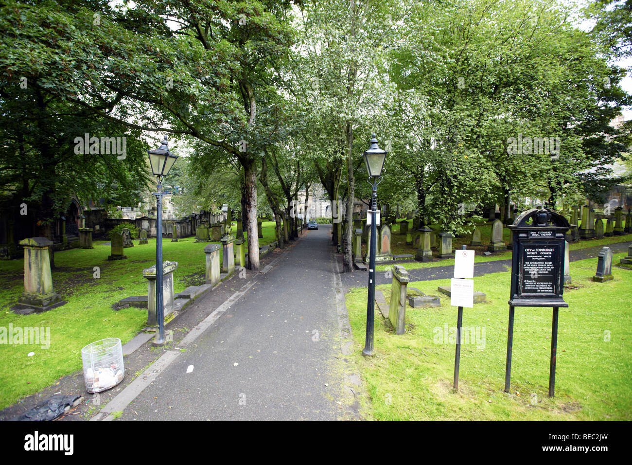 Garden style cemetery hi-res stock photography and images - Alamy