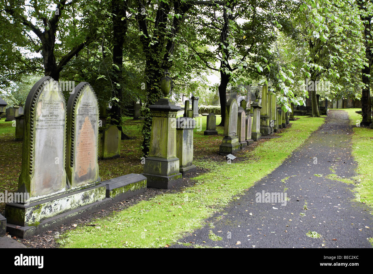 Garden style cemetery hi-res stock photography and images - Alamy