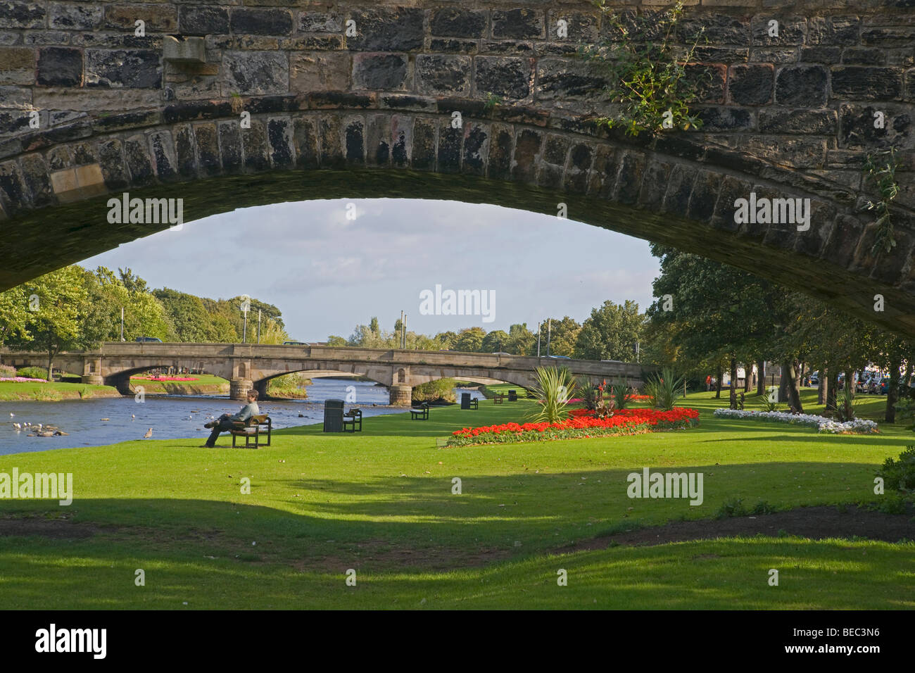 Musselburgh, River Esk flowing to River Forth, Eskside Gardens ...