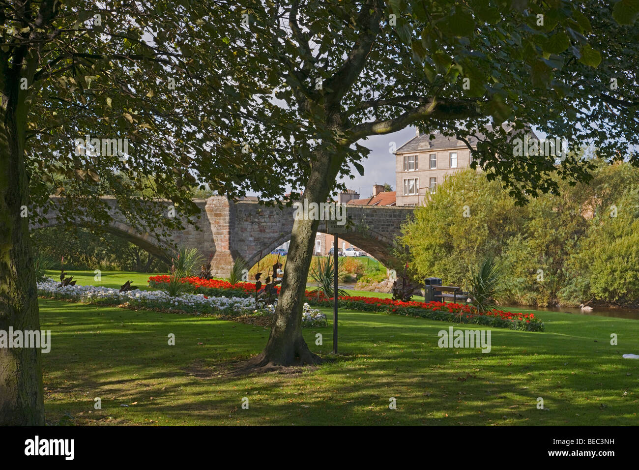 Musselburgh, River Esk flowing to River Forth, Eskside Gardens ...