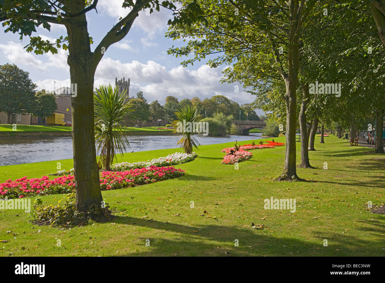 Musselburgh, River Esk flowing to River Forth, Eskside Gardens ...