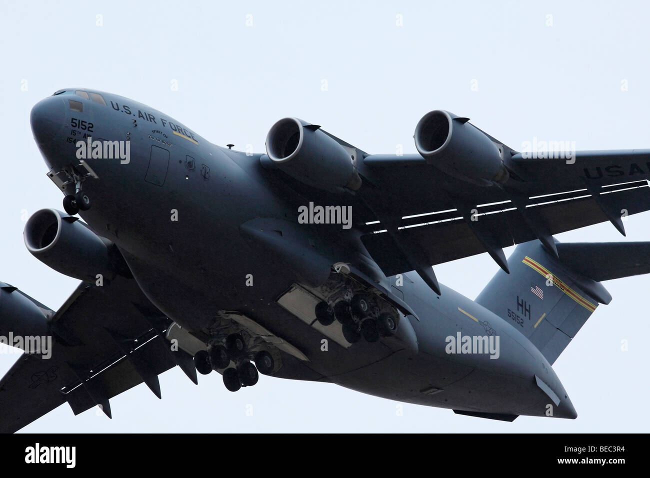 C 17 globemaster iii in flight hi-res stock photography and images - Alamy
