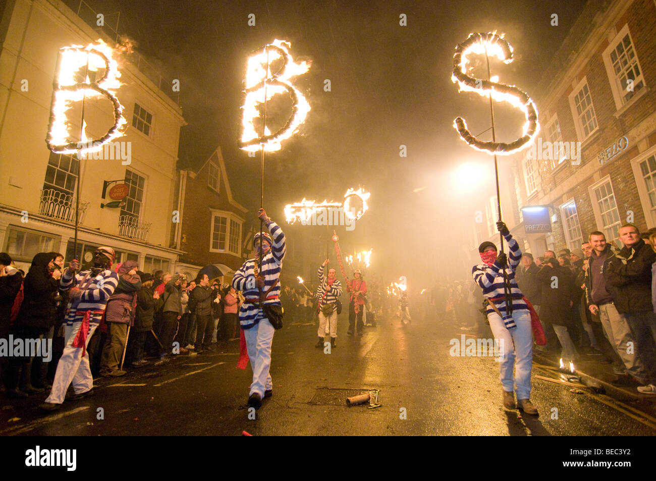 Traditional bonfire night parade in Lewes, East Sussex Stock Photo - Alamy