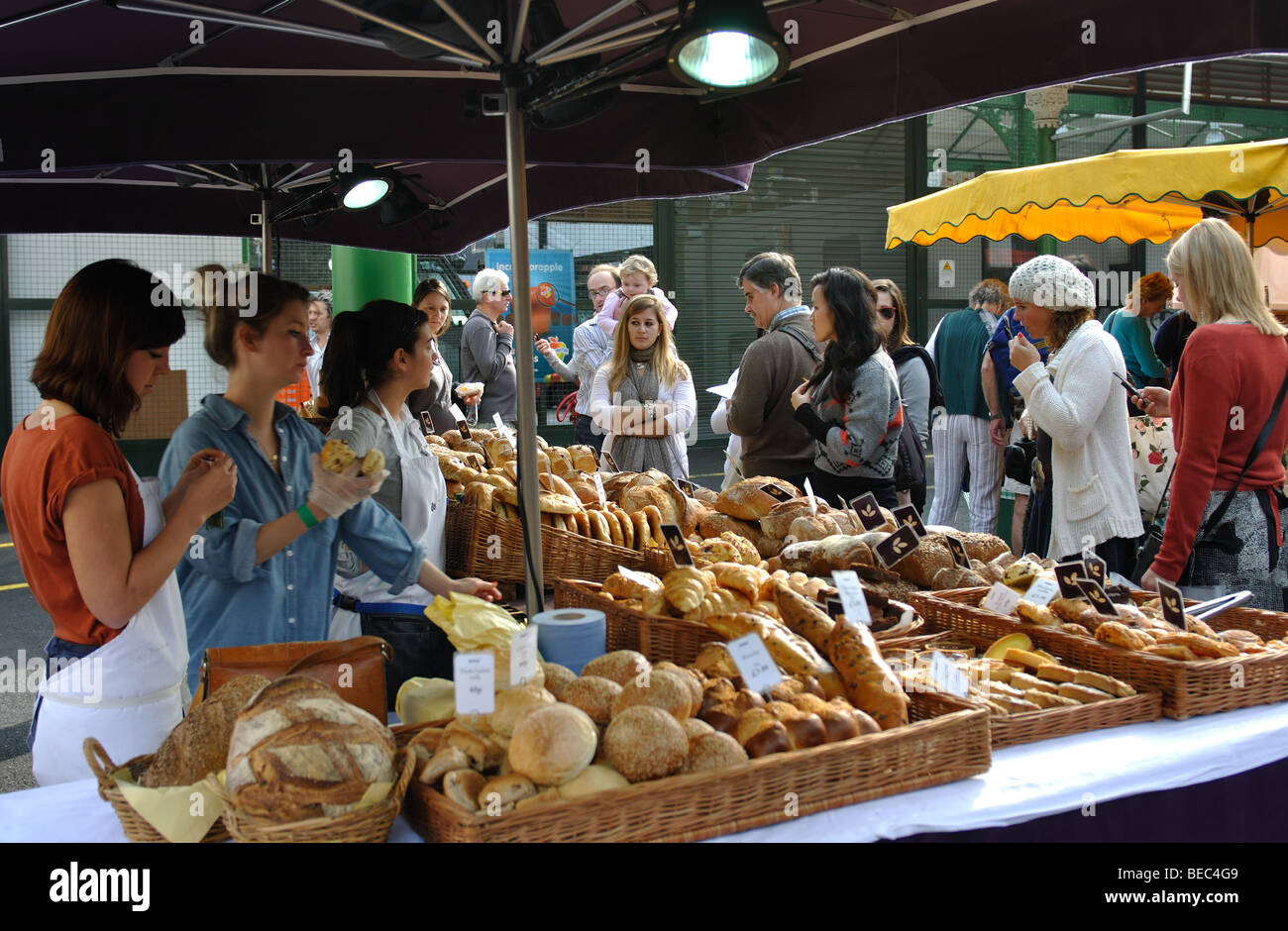 London market stall hi-res stock photography and images - Alamy