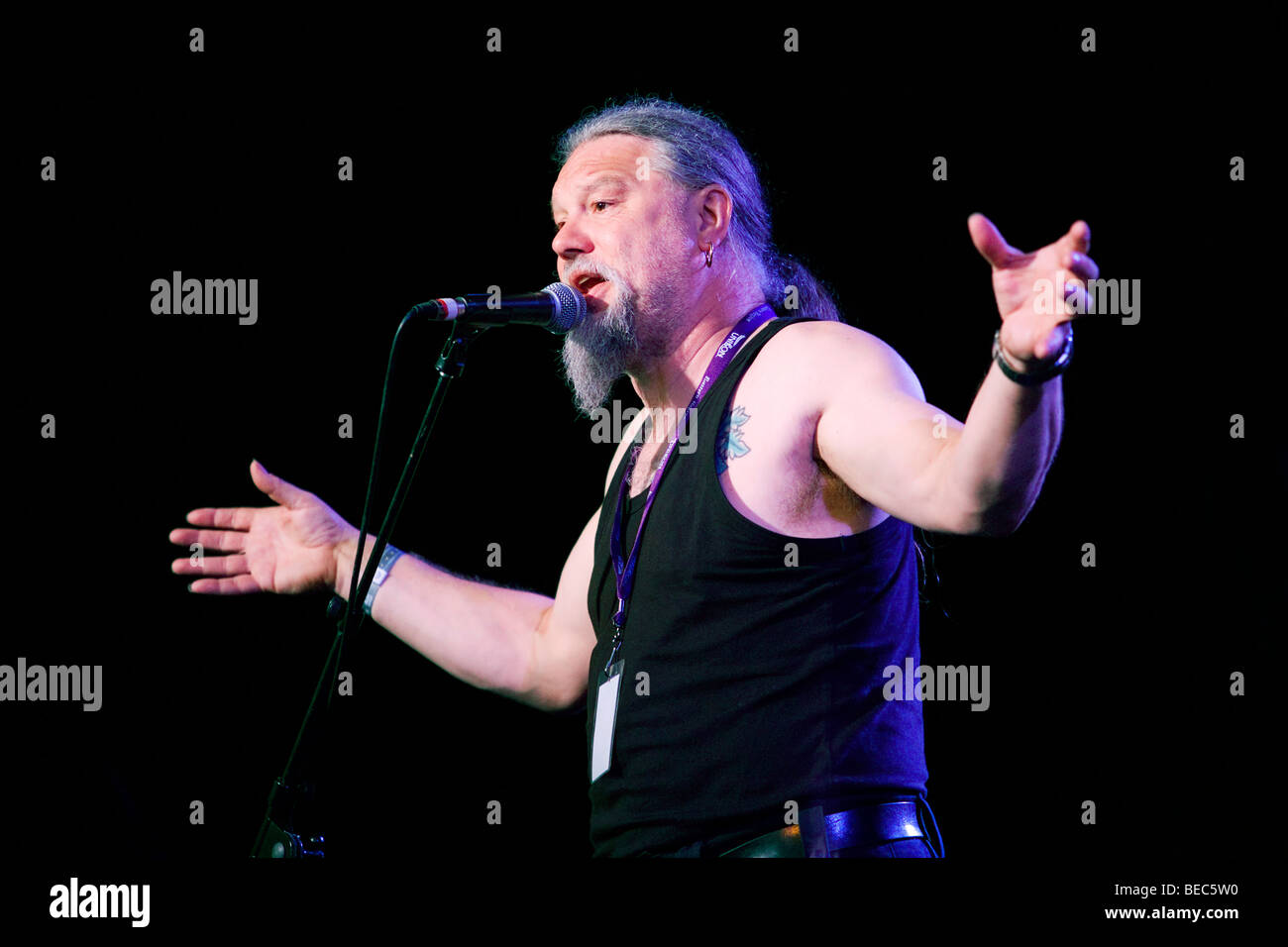 Person speaking into microphone hi-res stock photography and images - Alamy