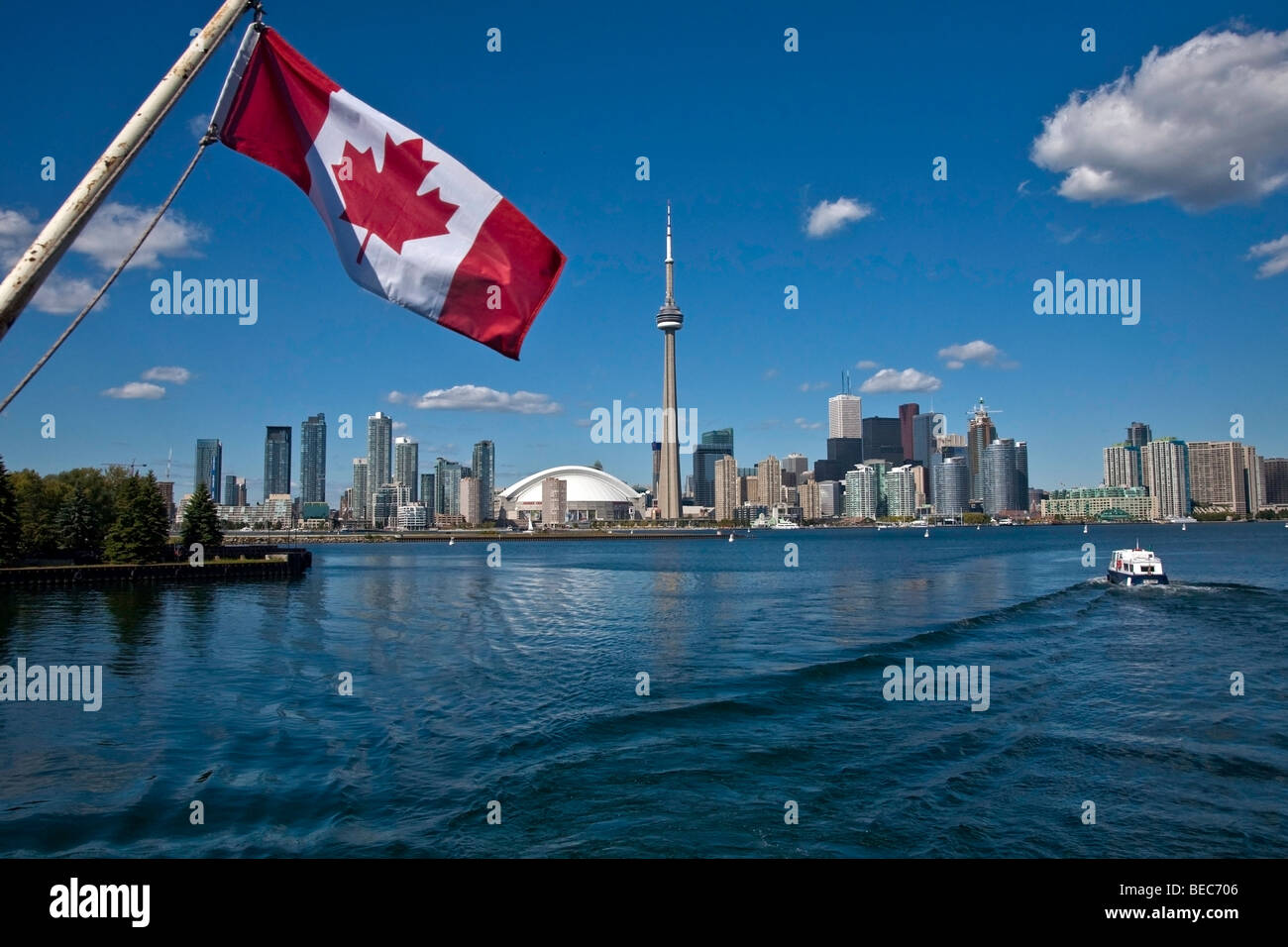 Cn tower canadian flag hi-res stock photography and images - Alamy