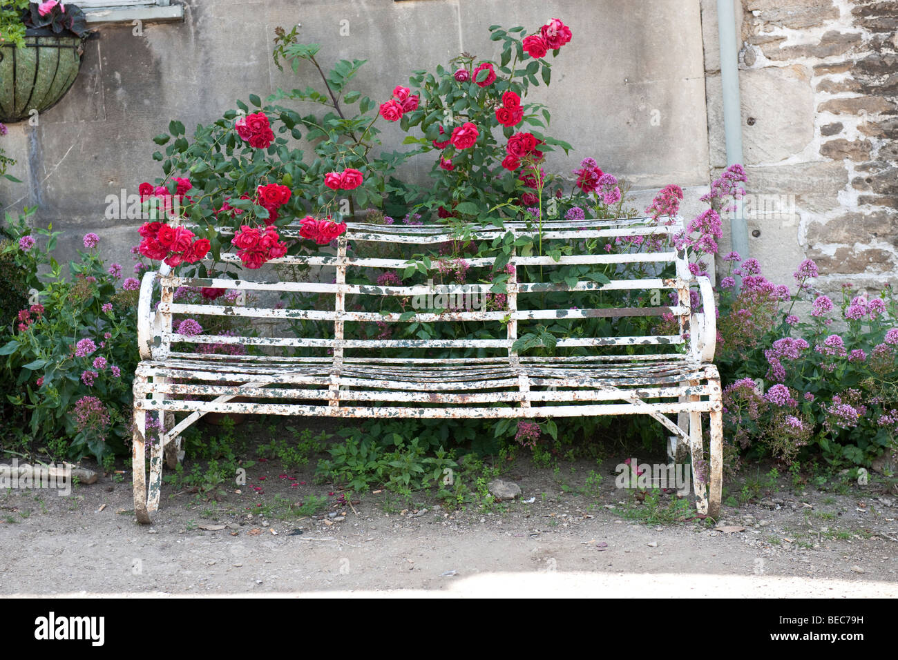 Old bench and english street hi-res stock photography and images - Alamy