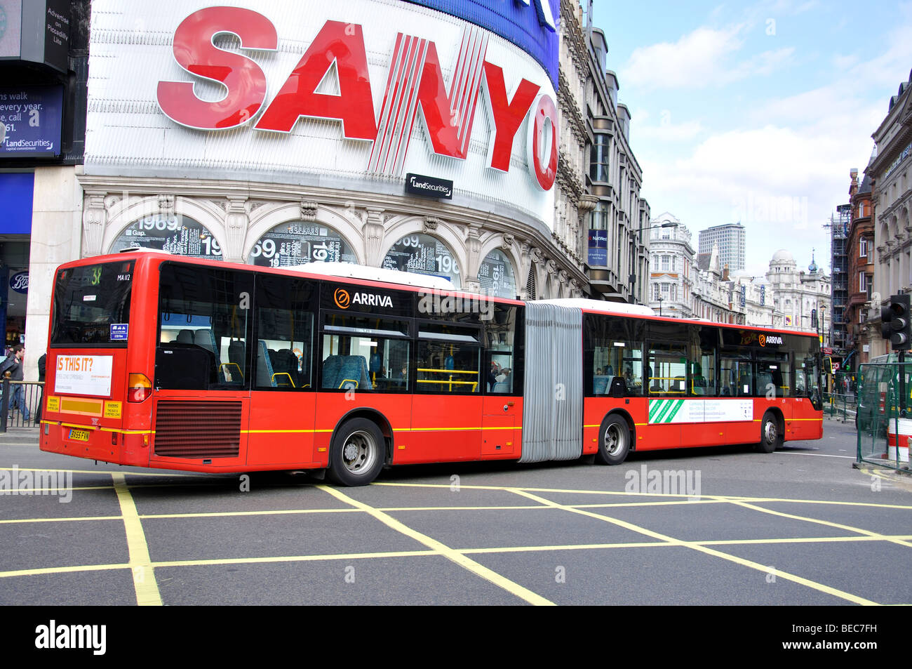 Bendy bus, Piccadilly Circus, City of Westminster, London, England ...