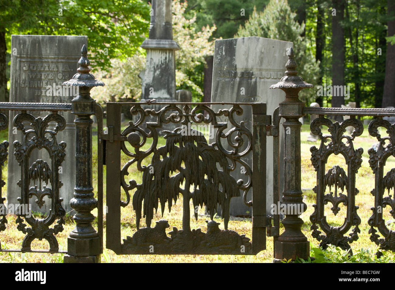Wrought iron cemetery hi-res stock photography and images - Alamy