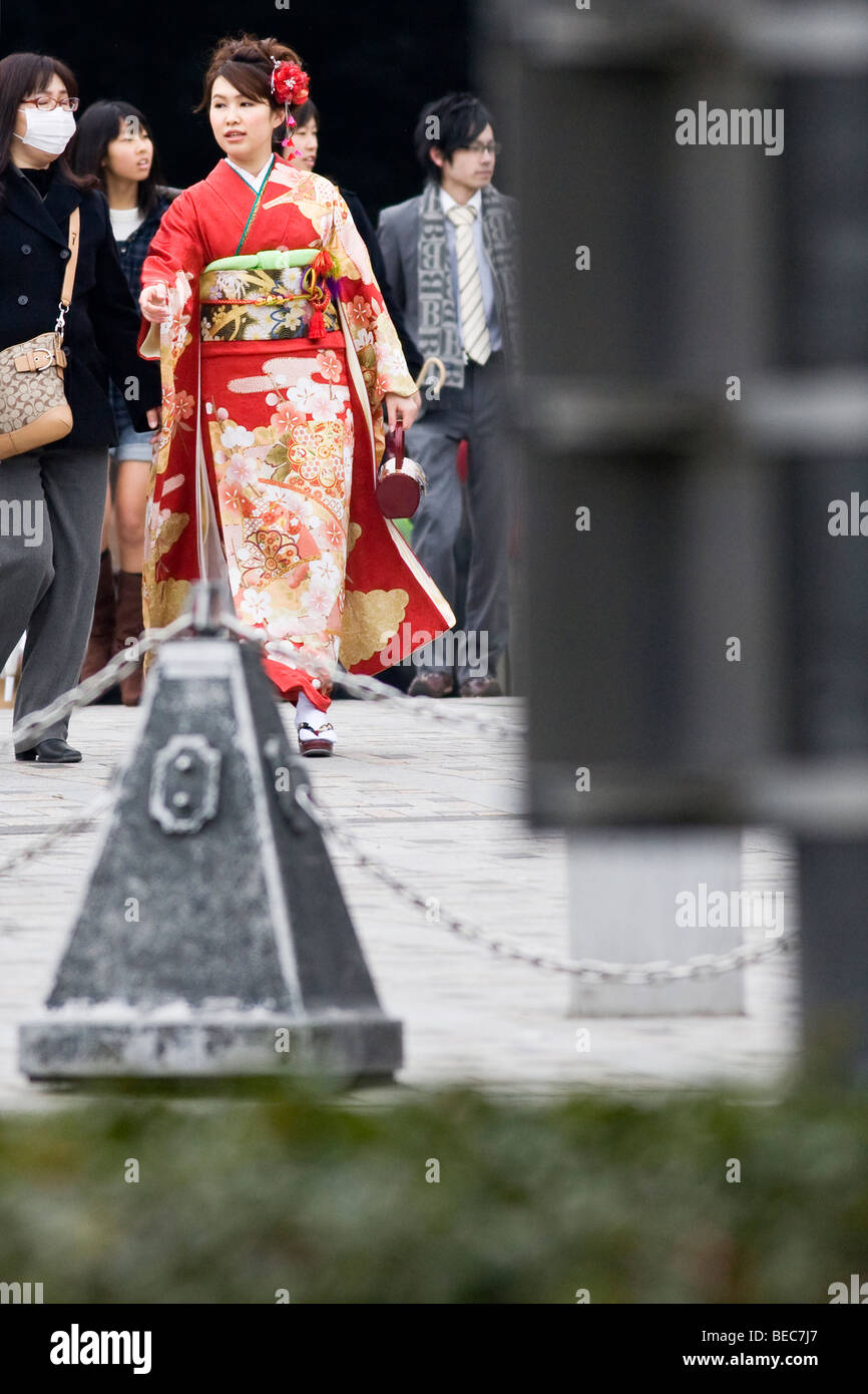 Japanese girl wearing a kimono hi-res stock photography and images - Alamy