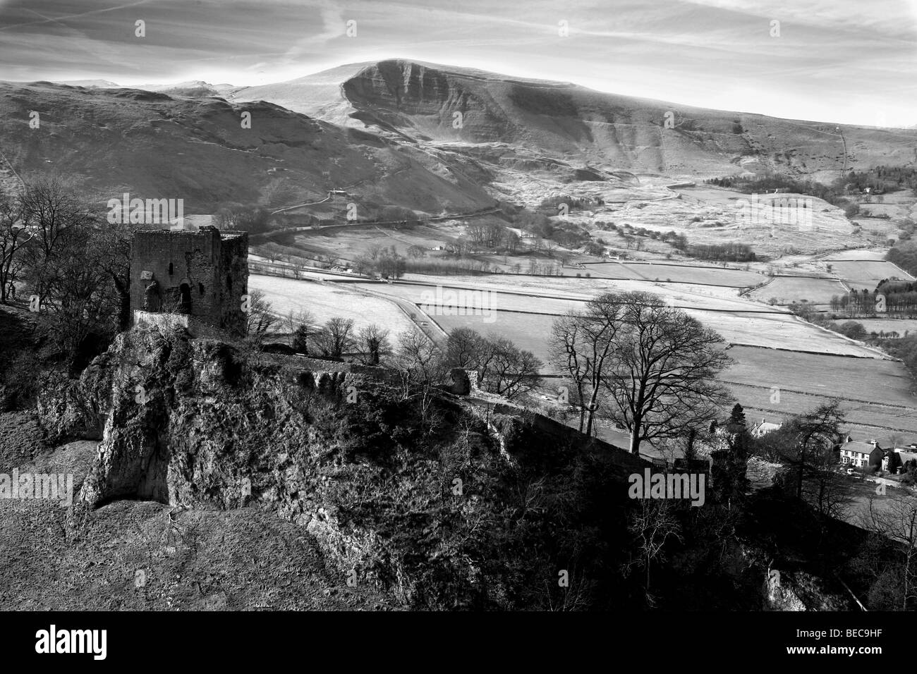 Peveril castle mam castleton tor hi-res stock photography and images ...