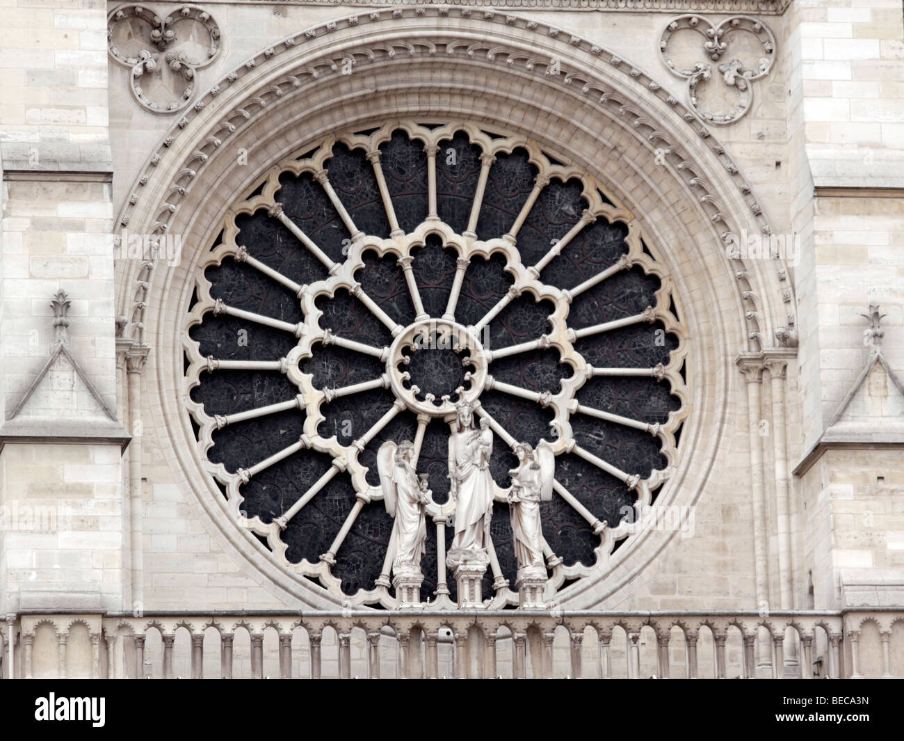 Notre dame de paris exterior sculptures notre dame hi-res stock ...