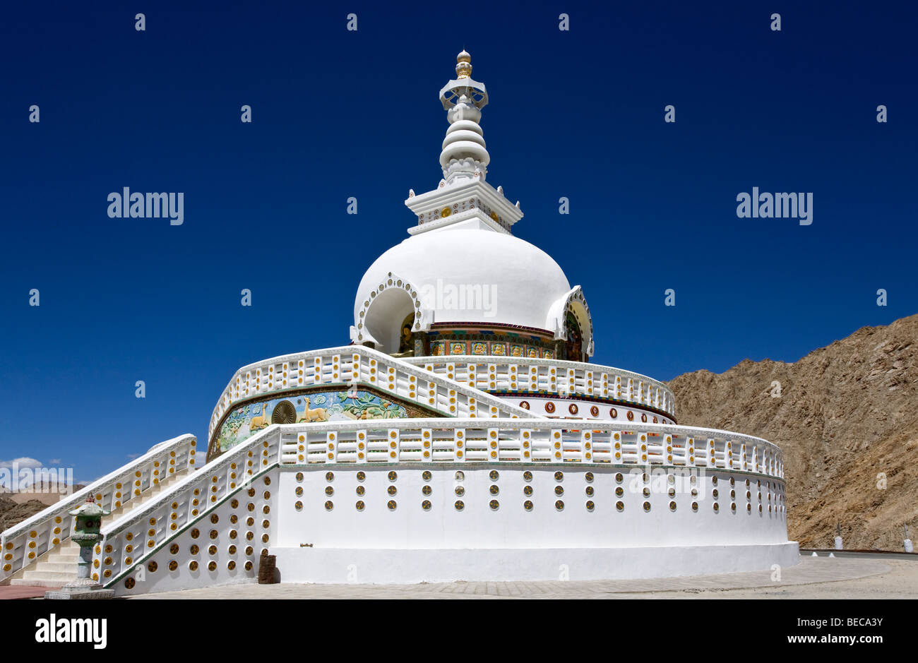 Shanti stupa hi-res stock photography and images - Alamy