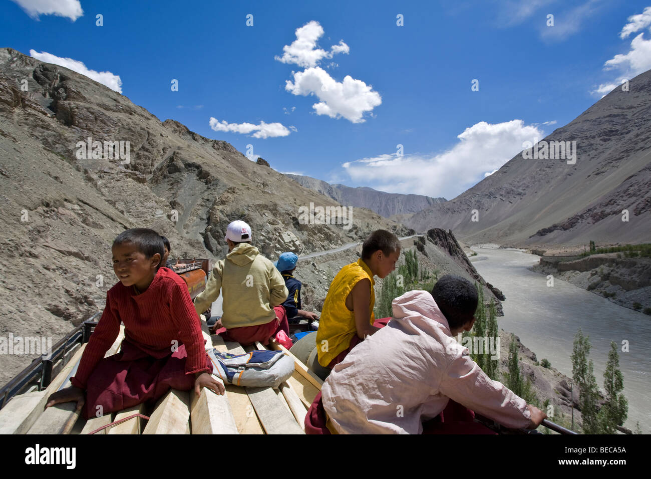 Overload bus india hi-res stock photography and images - Alamy