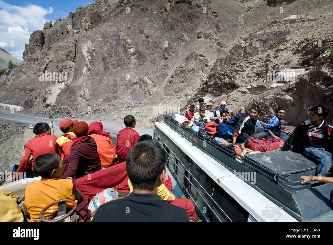 Overload bus india hi-res stock photography and images - Alamy
