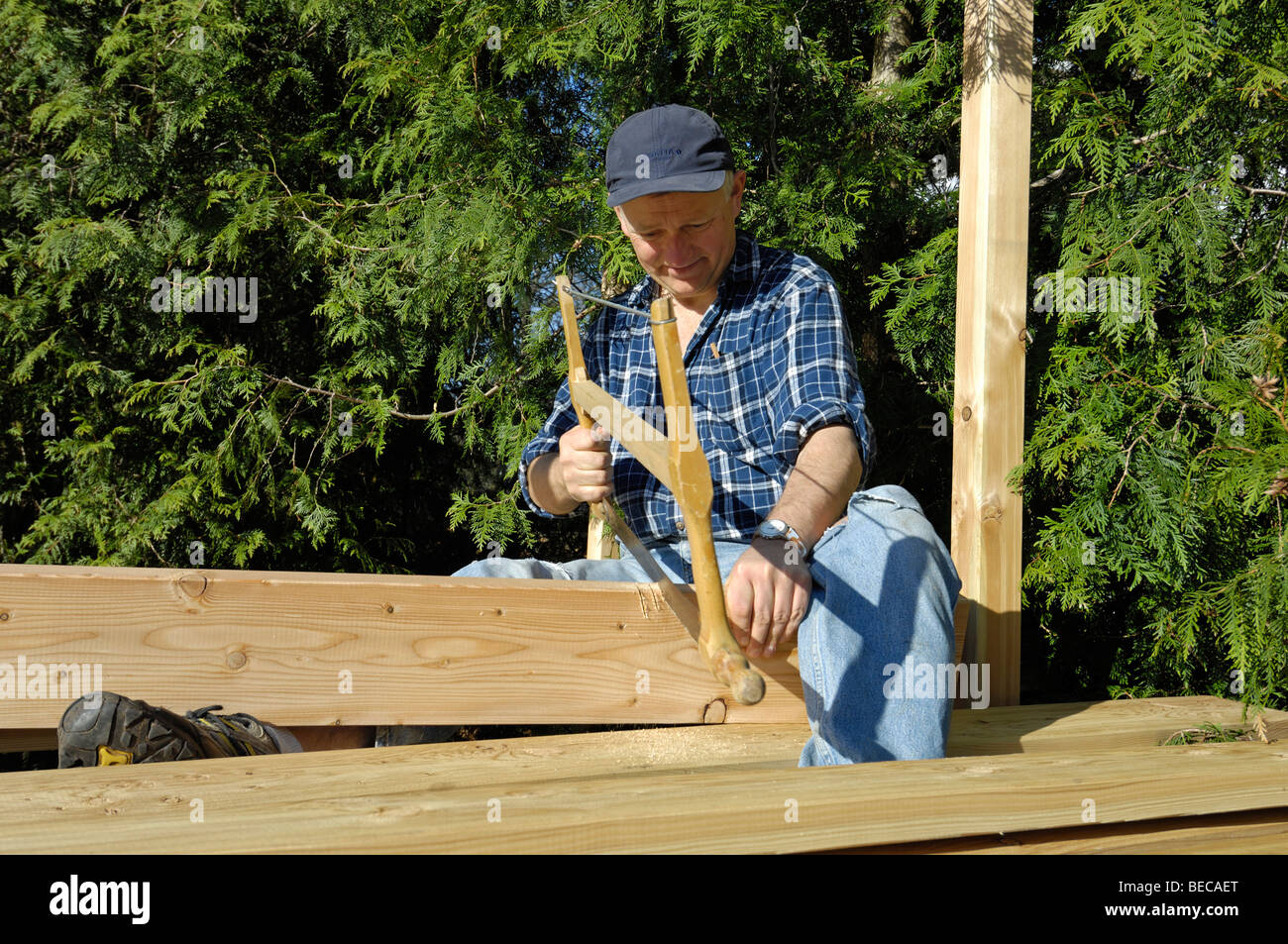 Sawing photos hi-res stock photography and images - Alamy
