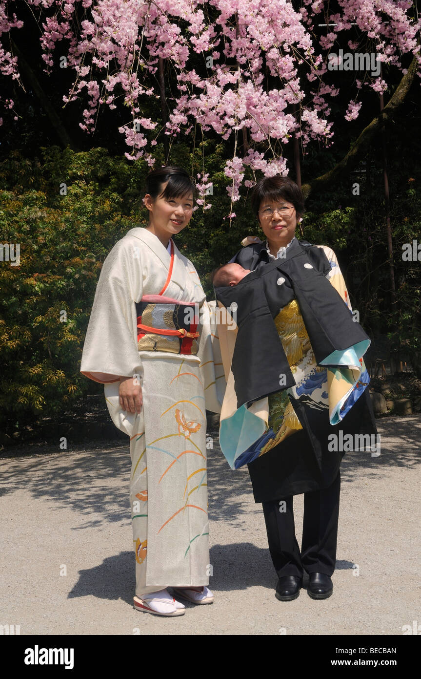 Traditional japanese mother with baby High Resolution Stock Photography ...