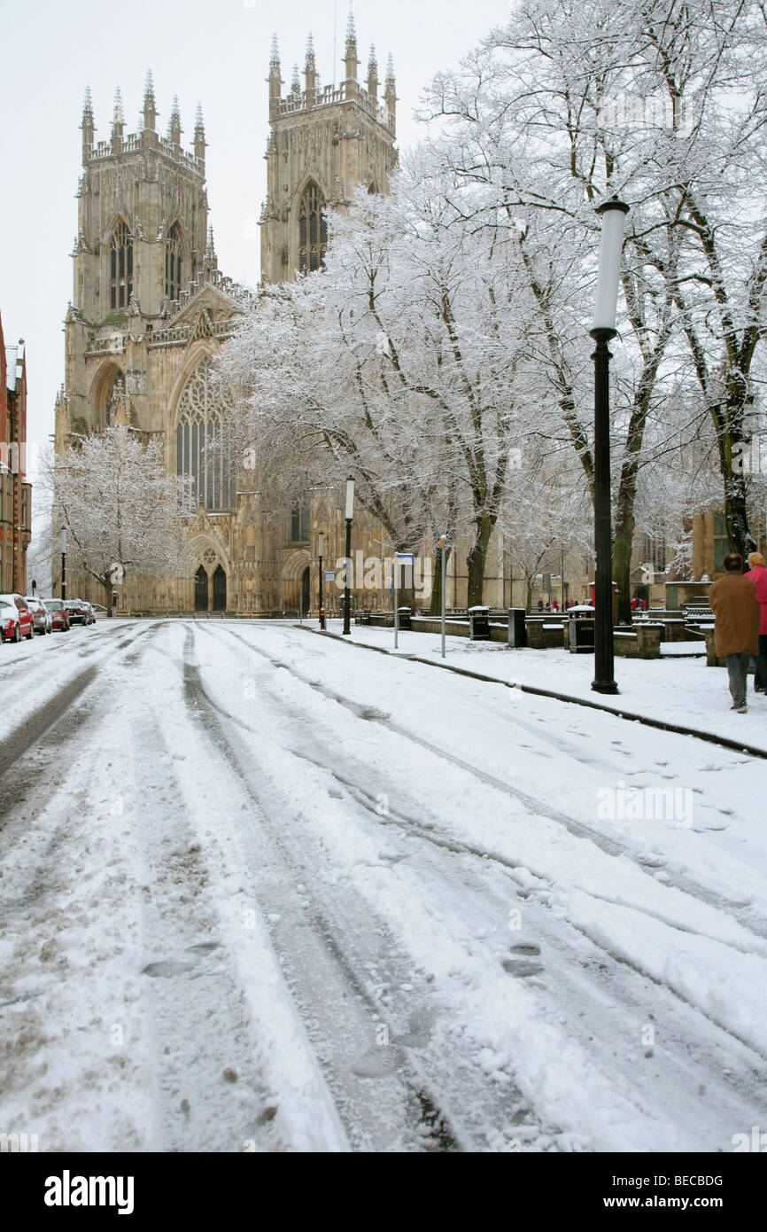 Minster york snow hi-res stock photography and images - Alamy