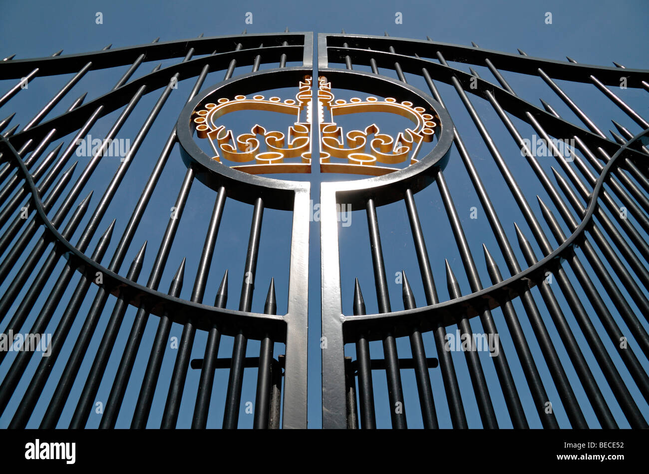 Crown crest royal hi-res stock photography and images - Alamy