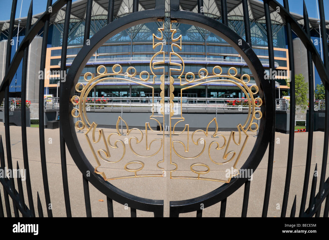 Crown crest royal hi-res stock photography and images - Alamy