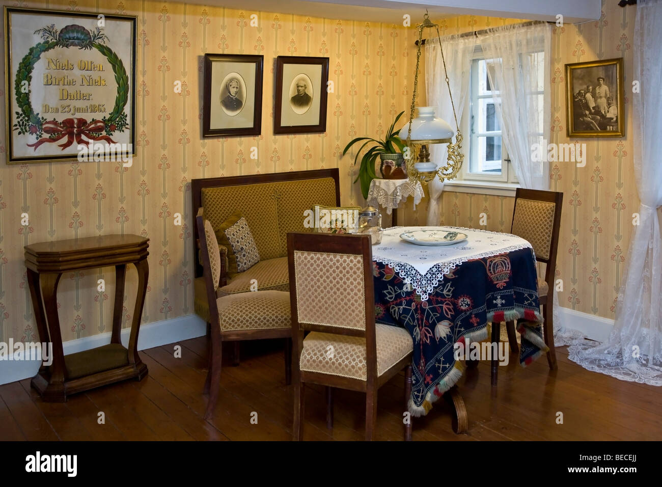 Old living room interior Stock Photo - Alamy
