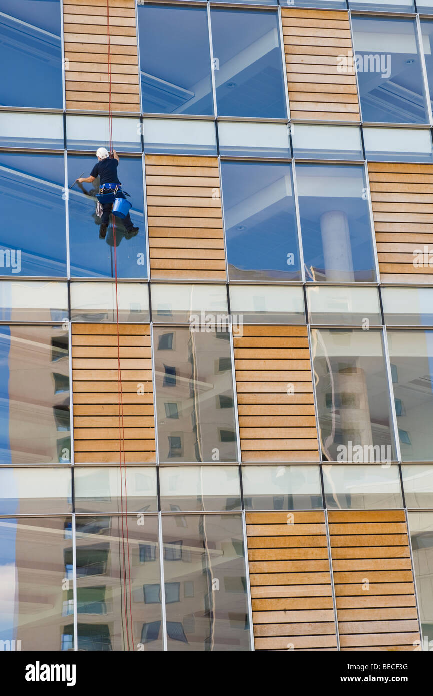 Rope access window cleaning hi-res stock photography and images - Alamy