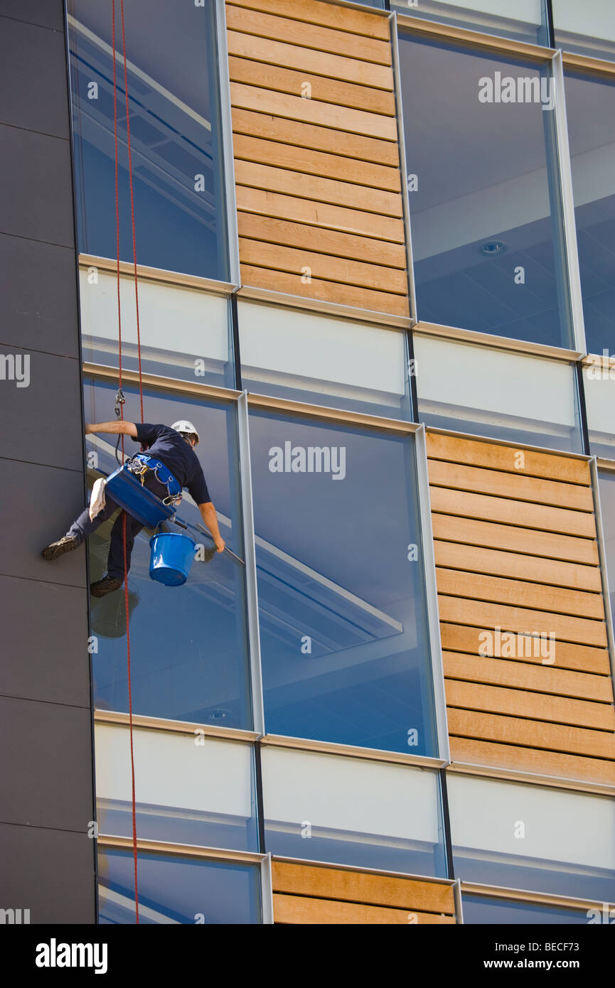 Rope access window cleaning hi-res stock photography and images - Alamy