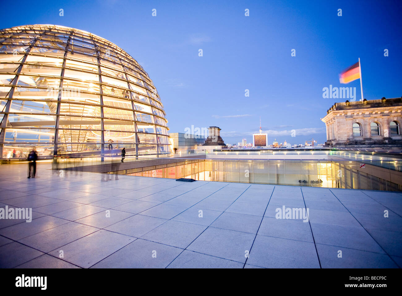 Viewing dome reichstag hi-res stock photography and images - Alamy