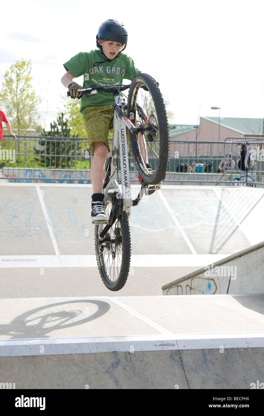 Kid bike ramp hi-res stock photography and images - Alamy