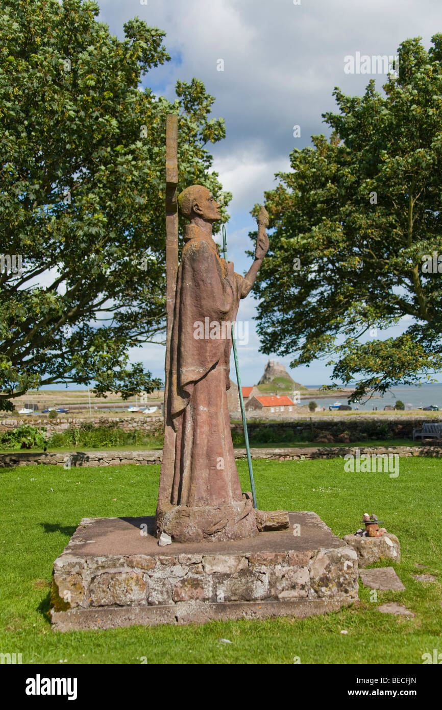 St aidan statue lindisfarne hi-res stock photography and images - Alamy